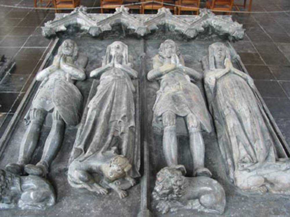grafmonument in Sint Nicolaaskerk IJsselstein - vlnr Gijsbrecht van ...
